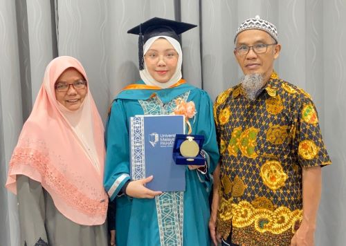 One degree, a thousand memories for Robiatul | UMPSA News